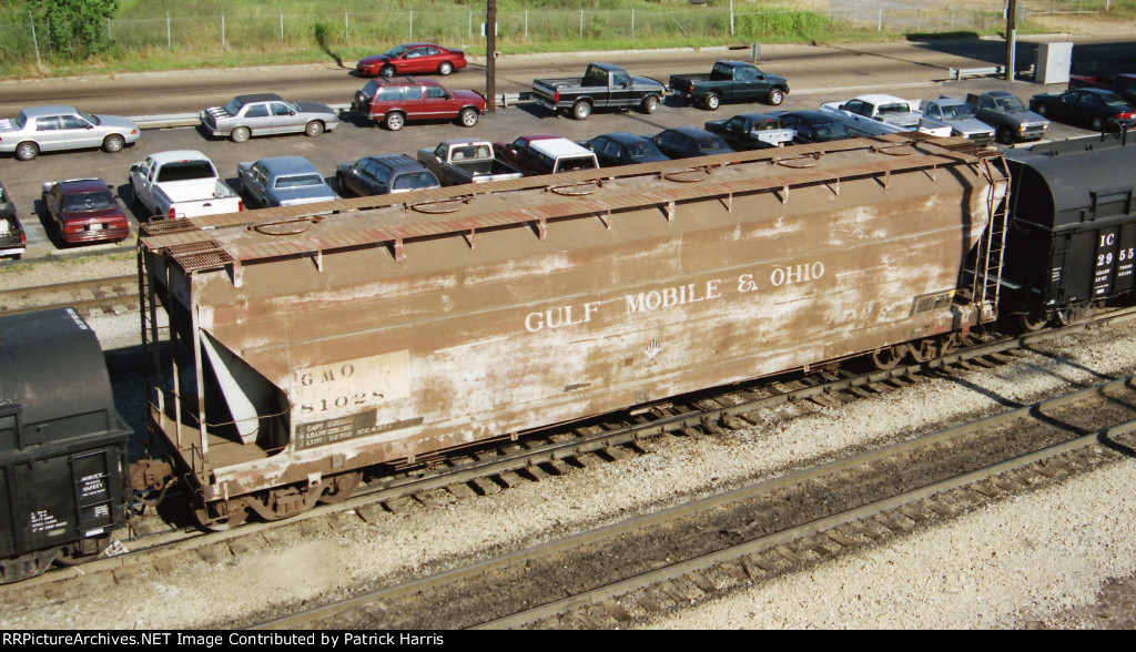 GMO 81028 with ICG 4-85 reweigh date 3-bay centerflow covered hopper with DOT 3077 solid ...